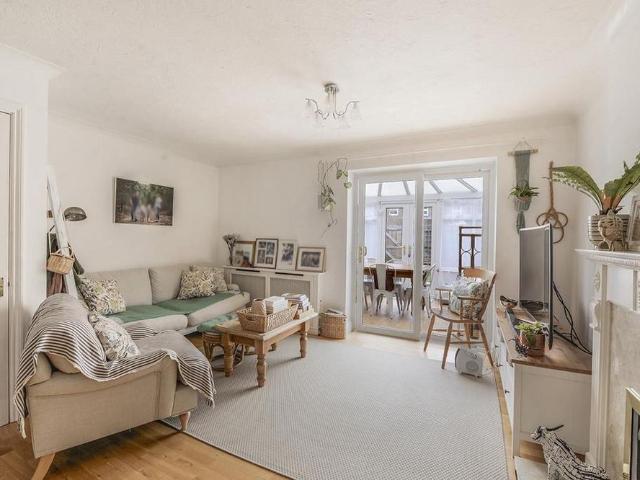 4 bedroom terraced house to rent