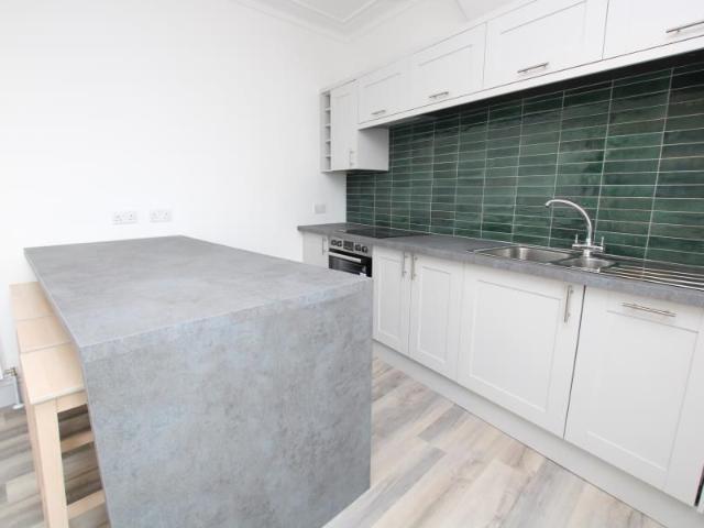 4 bedroom terraced house to rent