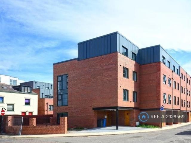 4 bedroom terraced house to rent