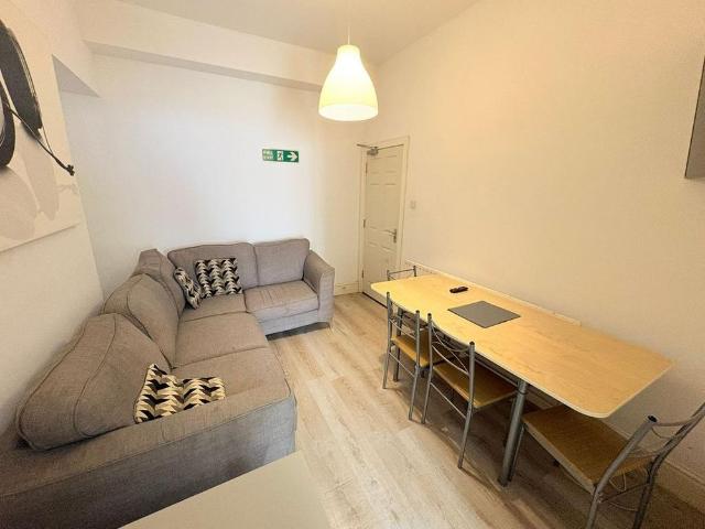 4 bedroom terraced house to rent