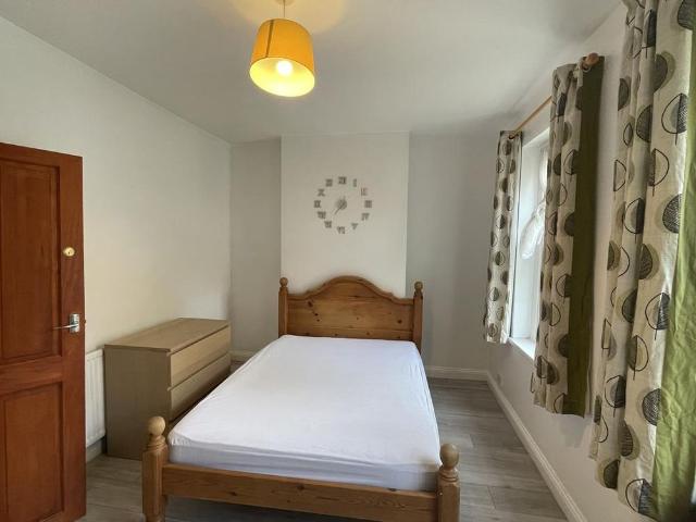 4 bedroom terraced house to rent