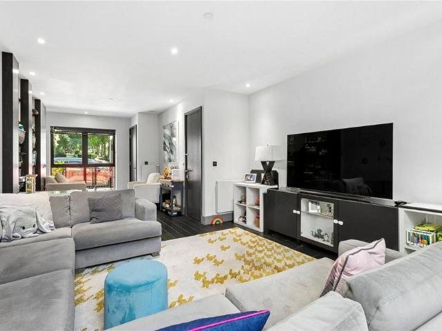 4 bedroom terraced house to rent