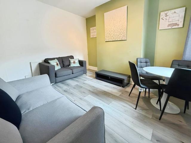 4 bedroom terraced house to rent