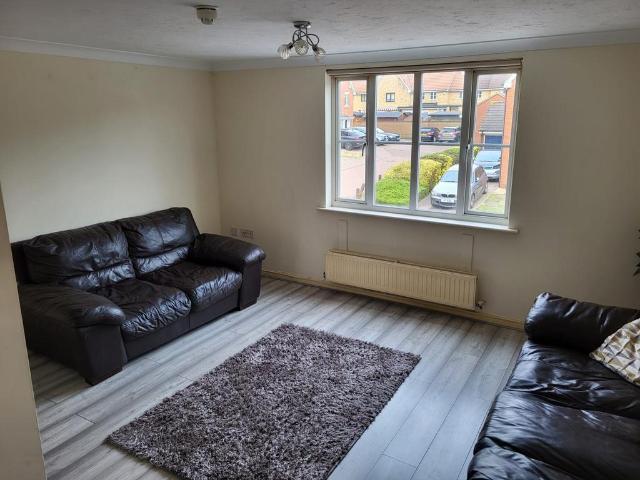 4 bedroom terraced house to rent