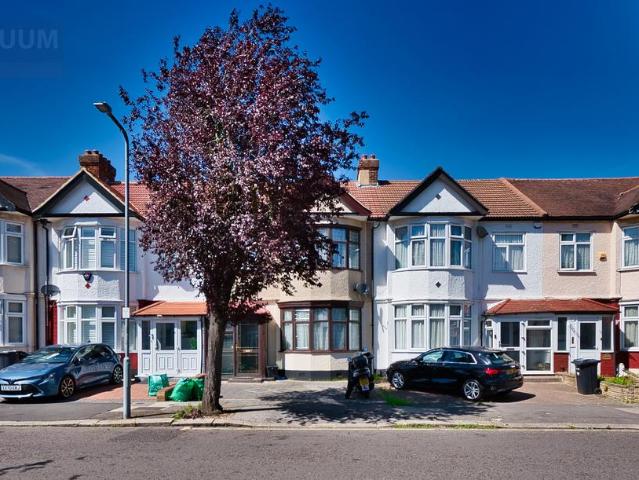 4 bedroom terraced house to rent