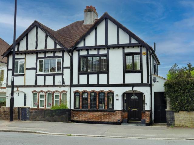 4 bedroom terraced house to rent