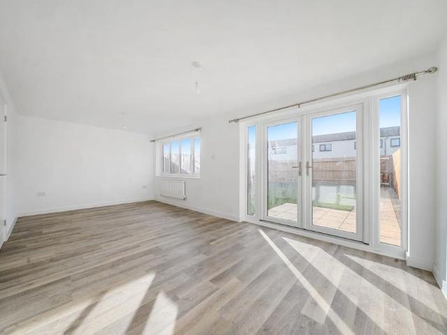 4 bedroom terraced house to rent