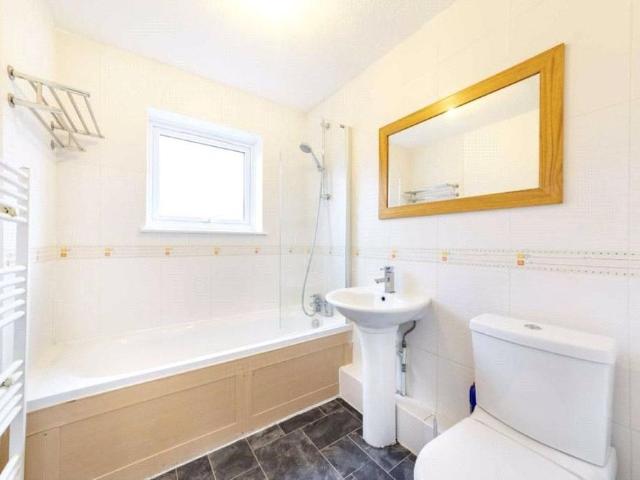 4 bedroom terraced house to rent