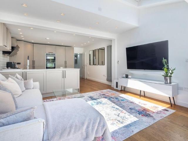 4 bedroom terraced house to rent