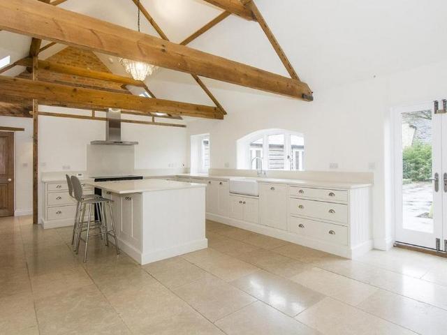 4 bedroom terraced house to rent