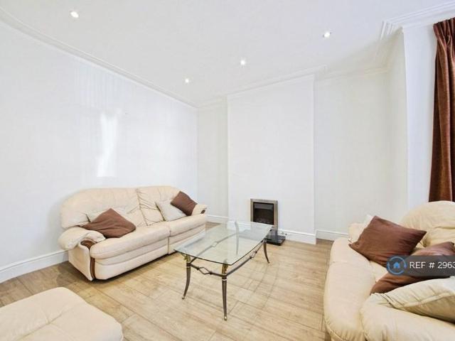 4 bedroom terraced house to rent