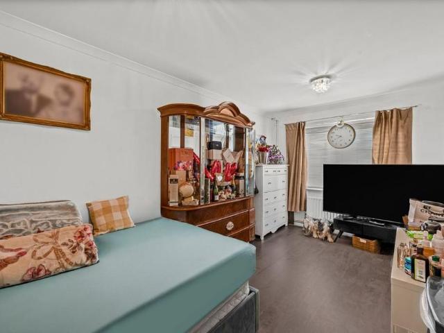 4 bedroom terraced house to rent