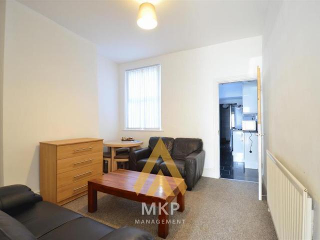 4 bedroom terraced house to rent