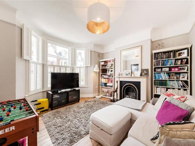 4 bedroom terraced house to rent