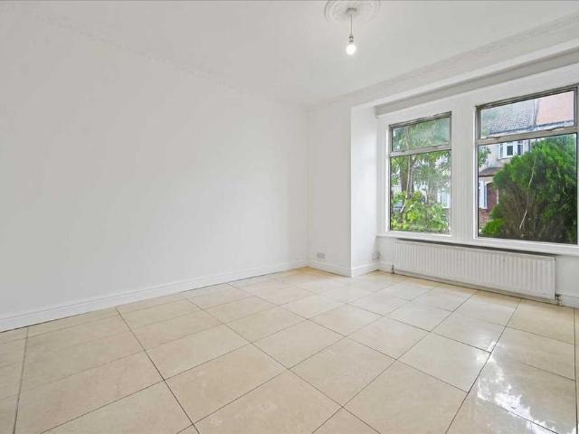4 bedroom terraced house to rent