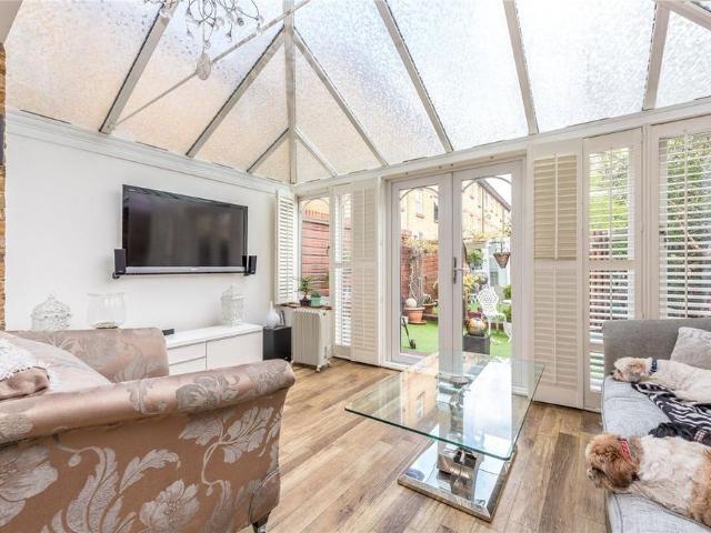 4 bedroom terraced house to rent