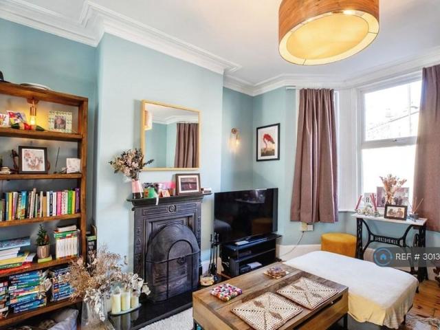 4 bedroom terraced house to rent