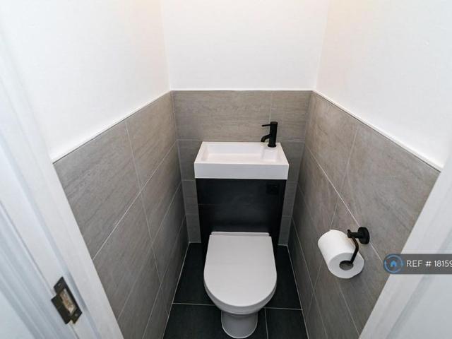 4 bedroom terraced house to rent
