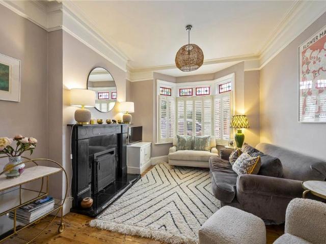 4 bedroom terraced house to rent