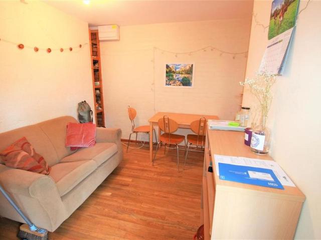 4 bedroom terraced house to rent