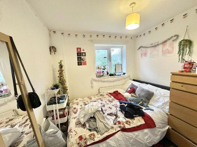 4 bedroom terraced house to rent