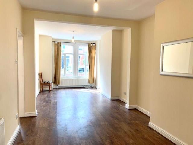 4 bedroom terraced house to rent