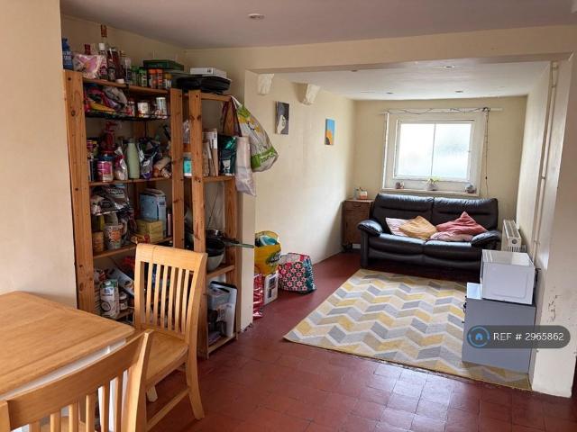 4 bedroom terraced house to rent