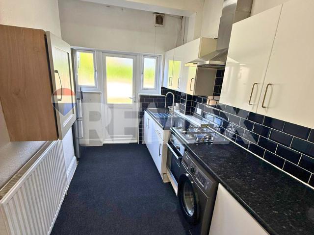 4 bedroom terraced house to rent
