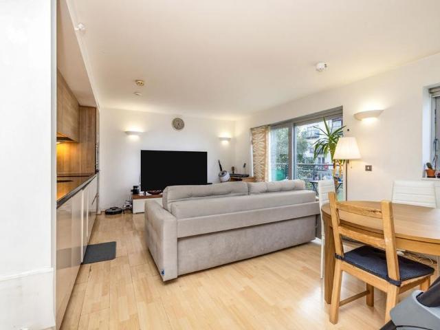 4 bedroom terraced house to rent