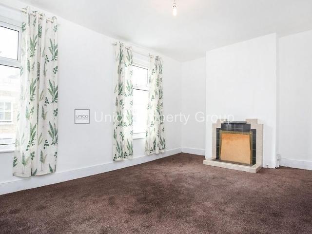4 bedroom terraced house to rent