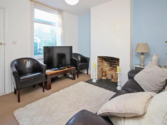 4 bedroom terraced house to rent