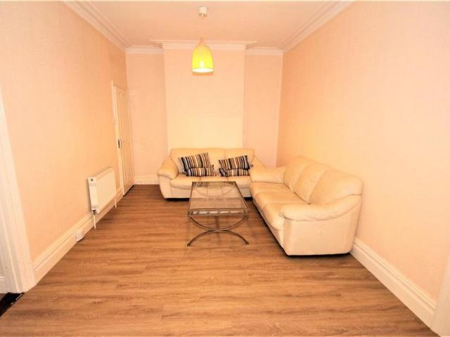 4 bedroom terraced house to rent