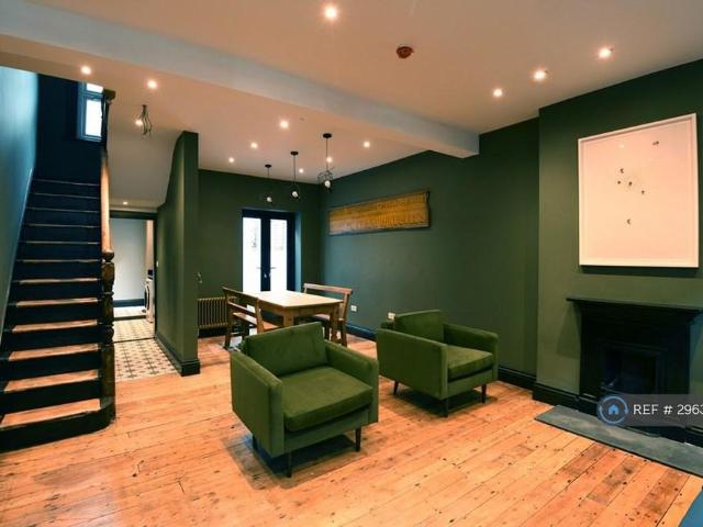 4 bedroom terraced house to rent