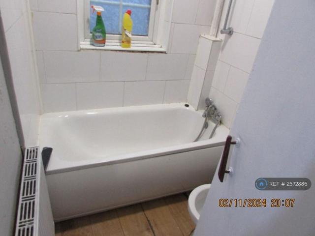 4 bedroom terraced house to rent
