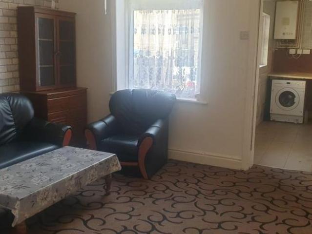 4 bedroom terraced house to rent