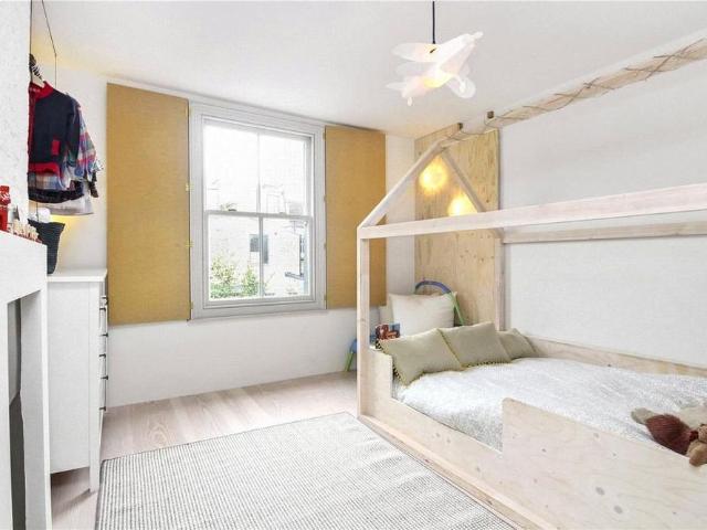 4 bedroom terraced house to rent