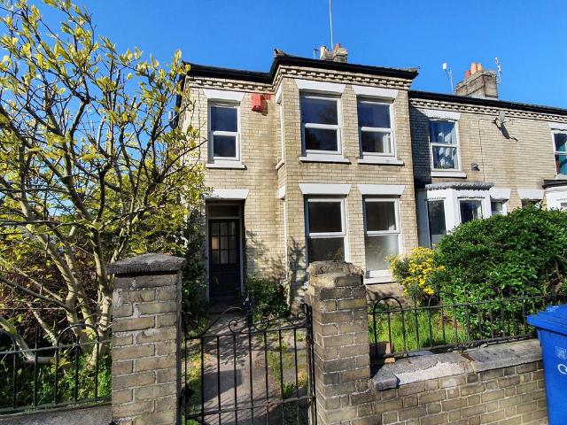 4 bedroom terraced house to rent