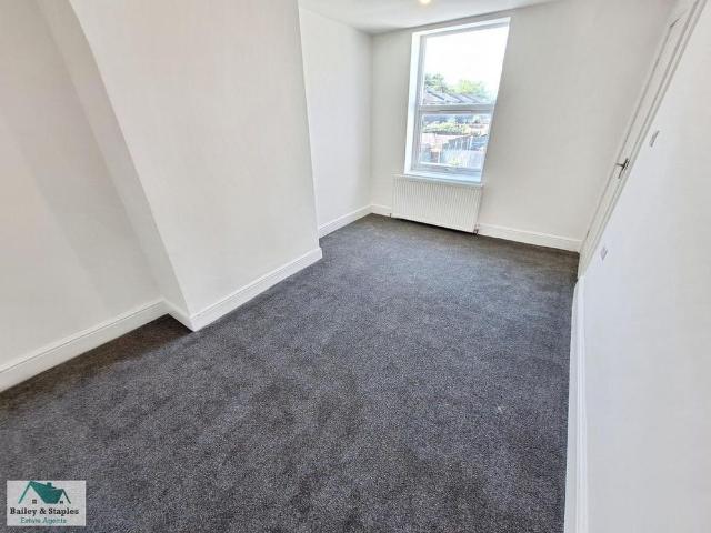 4 bedroom terraced house to rent