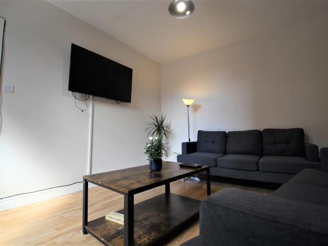4 bedroom terraced house to rent