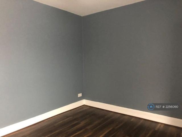 4 bedroom terraced house to rent