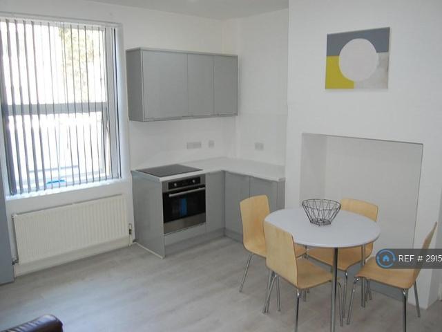 4 bedroom terraced house to rent