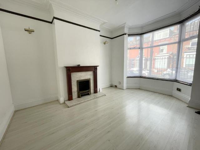 4 bedroom terraced house to rent