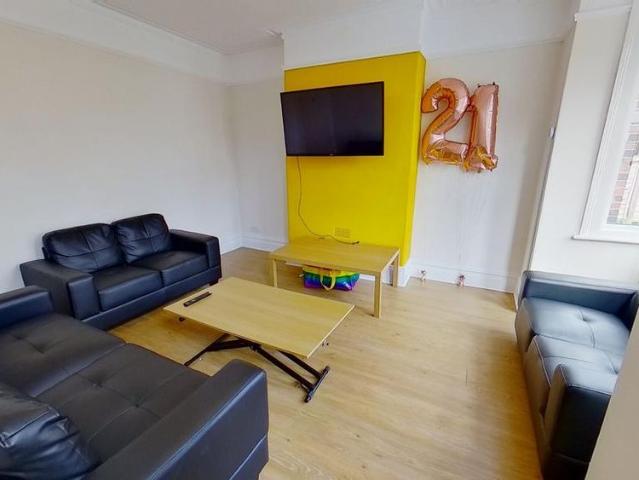 4 bedroom terraced house to rent