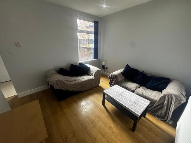 4 bedroom terraced house to rent