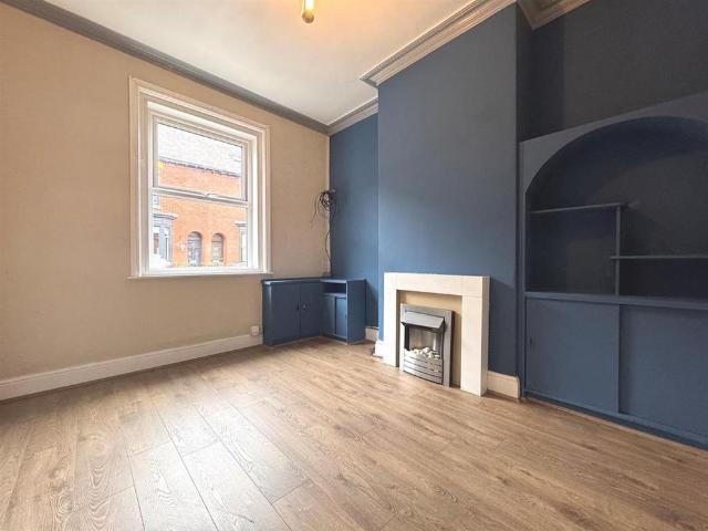4 bedroom terraced house to rent