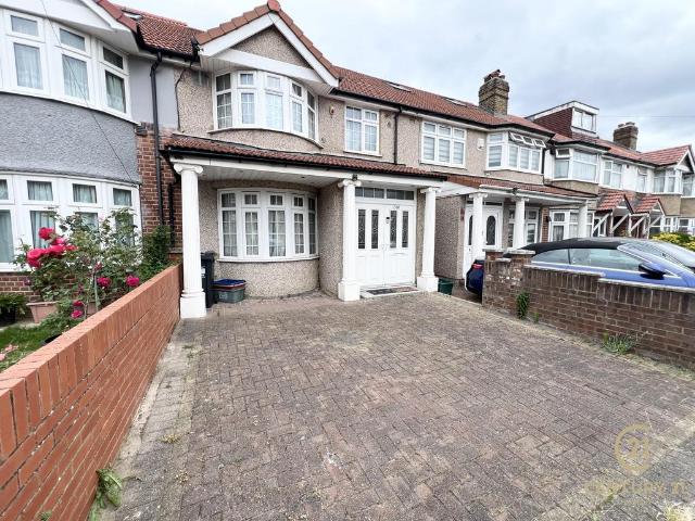 4 bedroom terraced house to rent