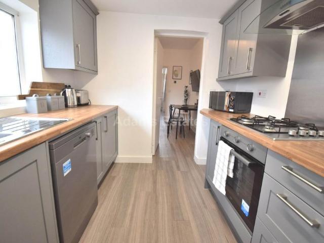 4 bedroom terraced house to rent