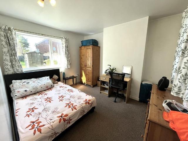 4 bedroom terraced house to rent