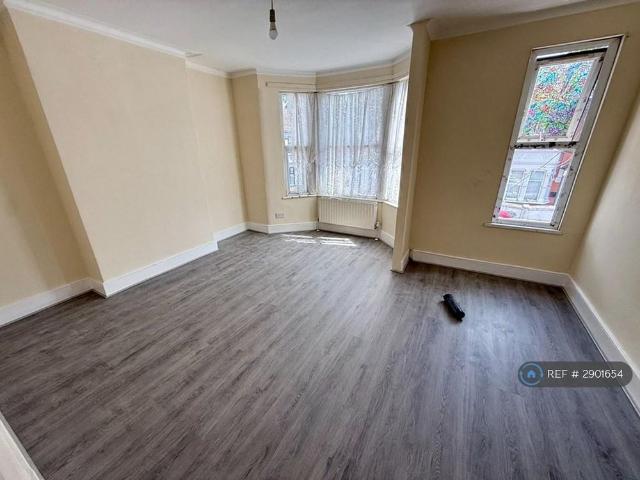 4 bedroom terraced house to rent
