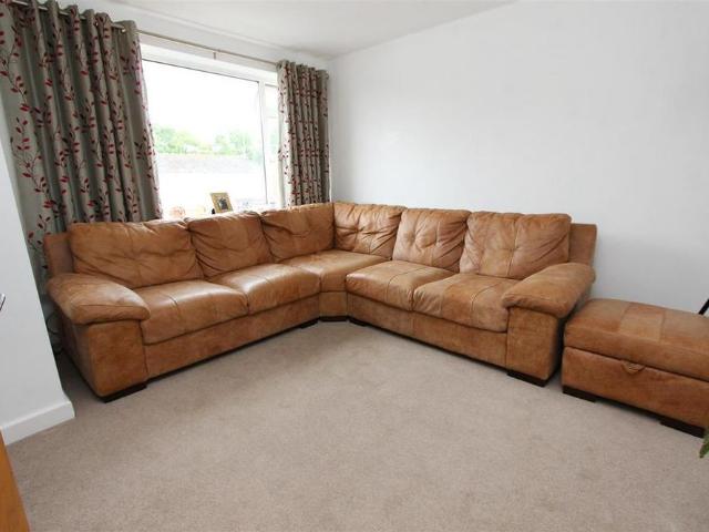 4 bedroom terraced house to rent